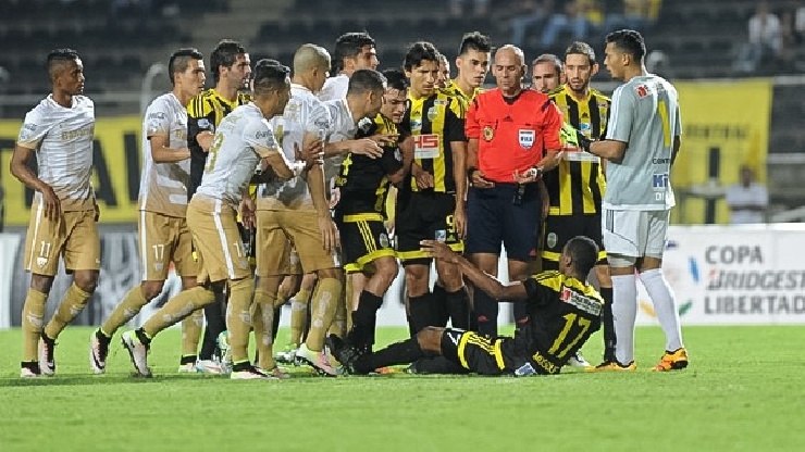 ECOS de la Noticia - Pumas salió con vida de Venezuela